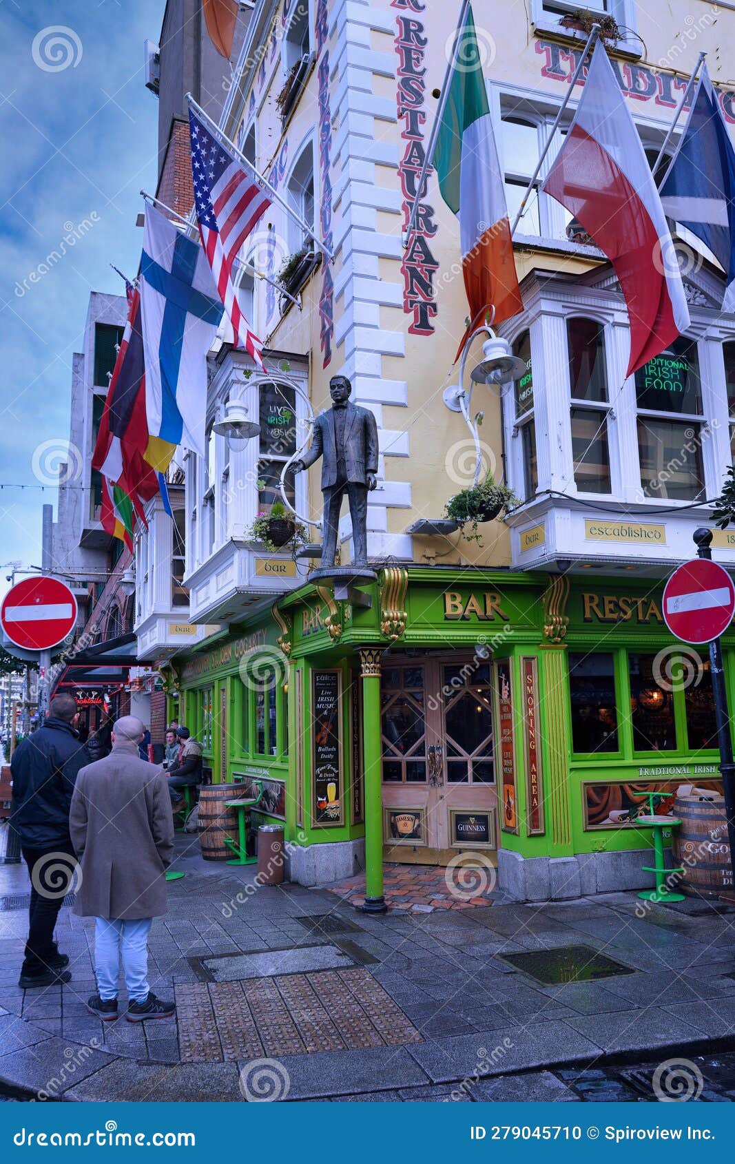 Colorful Dublin pub editorial image. Image of sidewalk - 279045710