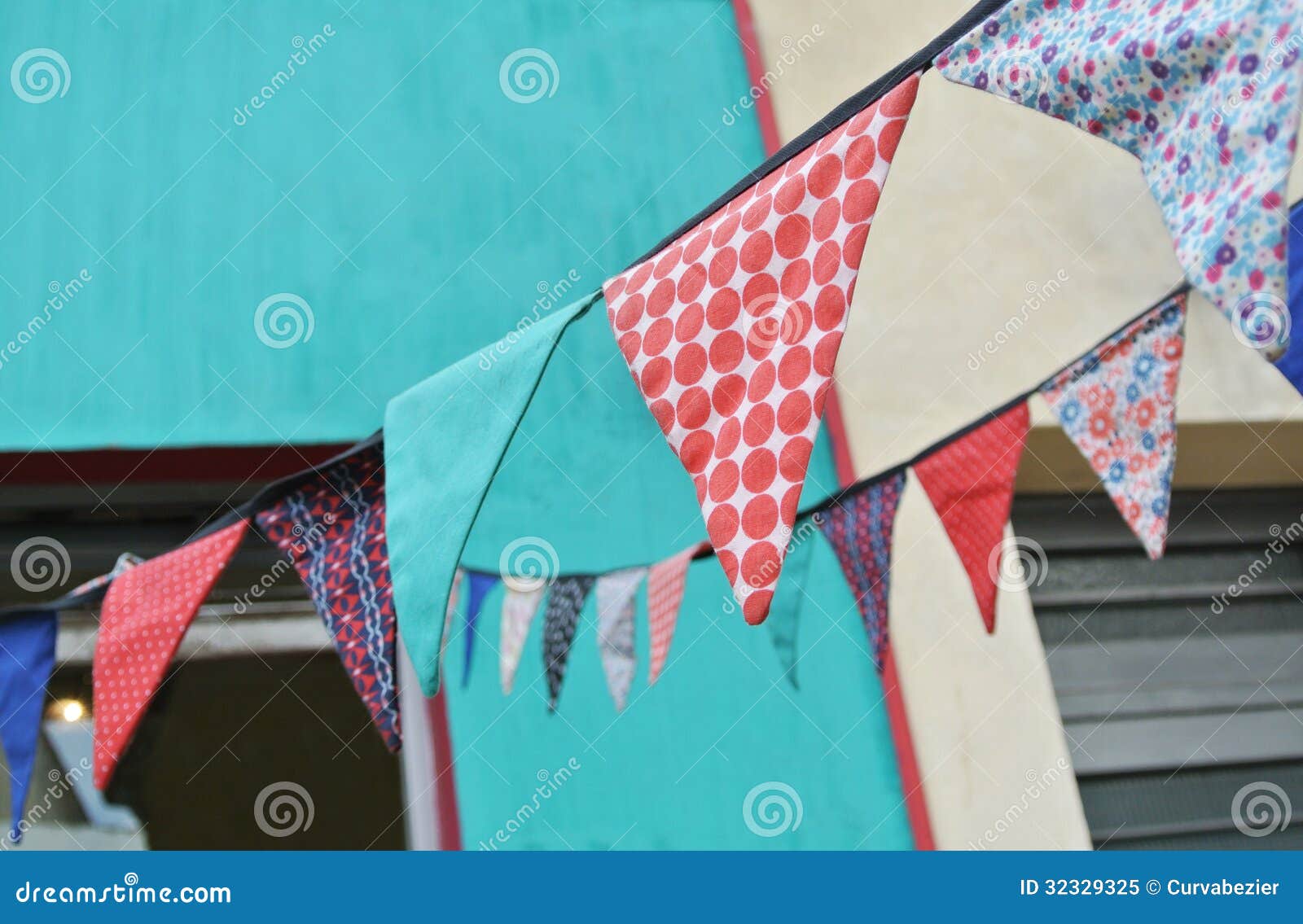 How Do You Hang Up A Pennant