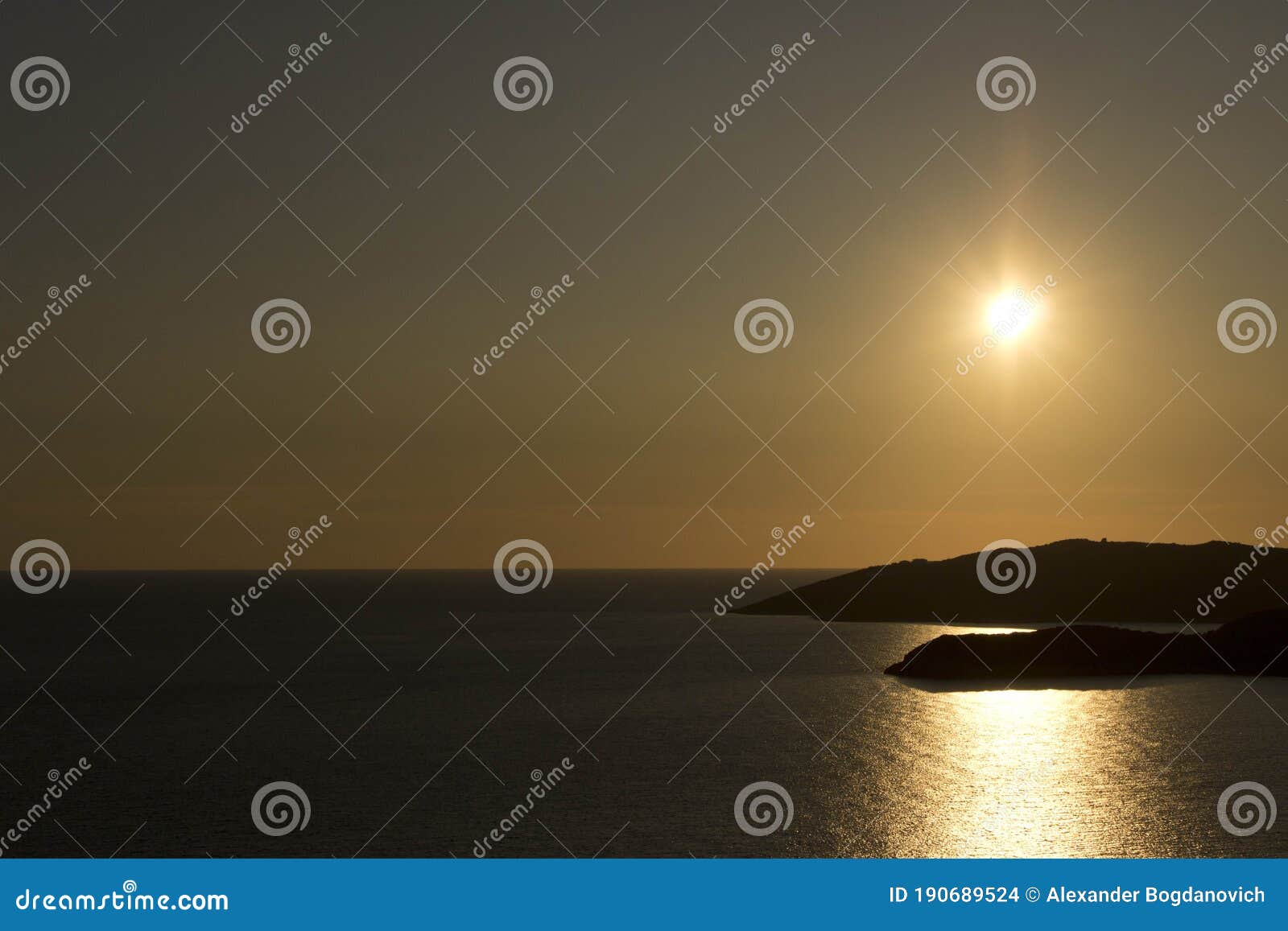 Colorful Ocean Sunset with the Setting Sun. Seascape at Sunset Stock ...