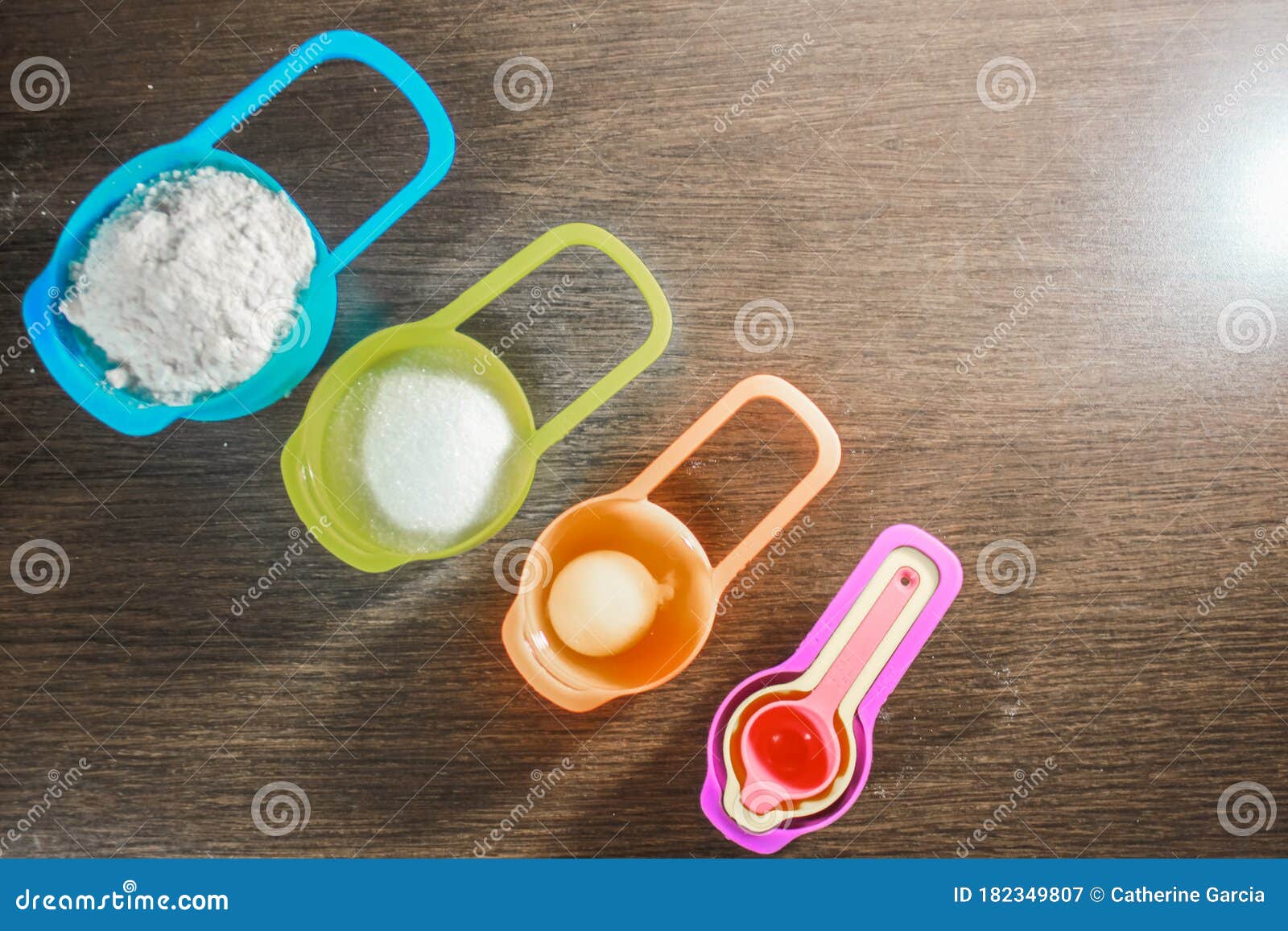 Colorful Organized Measuring Cups for Confectionery Stock Image - Image ...