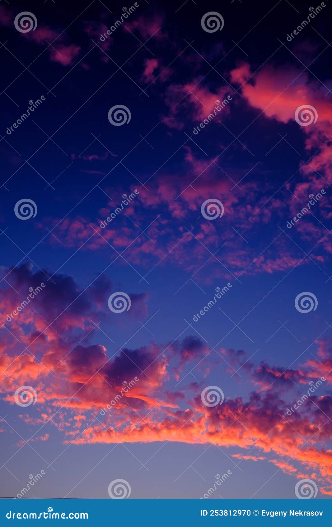 Light Cirrus Clouds at Sunset Stock Photo - Image of dusk, sunshine ...