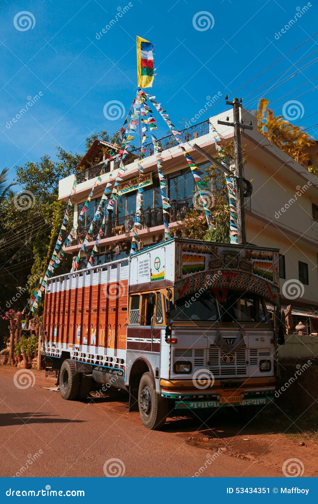 Colorful truck editorial photo. Image of himalaya, indian - 53434351