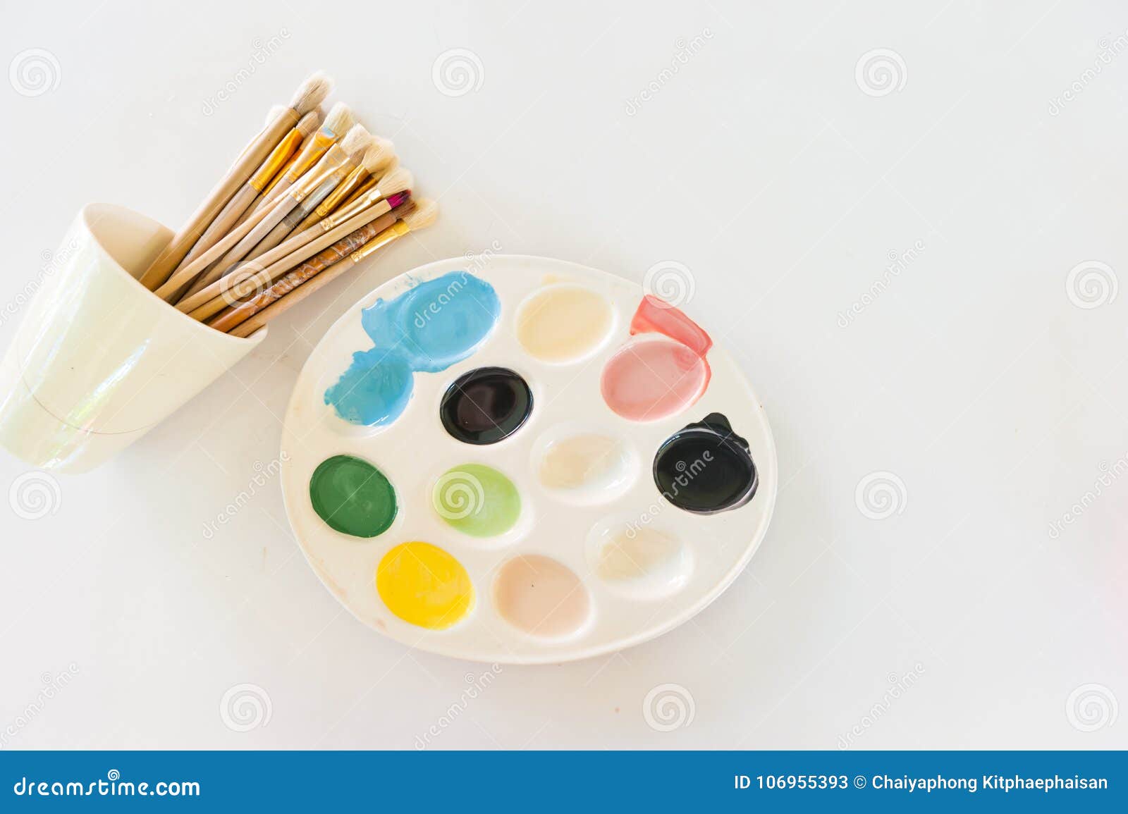 Colour Plate with Brushes stock image. Image of artistic - 106955393