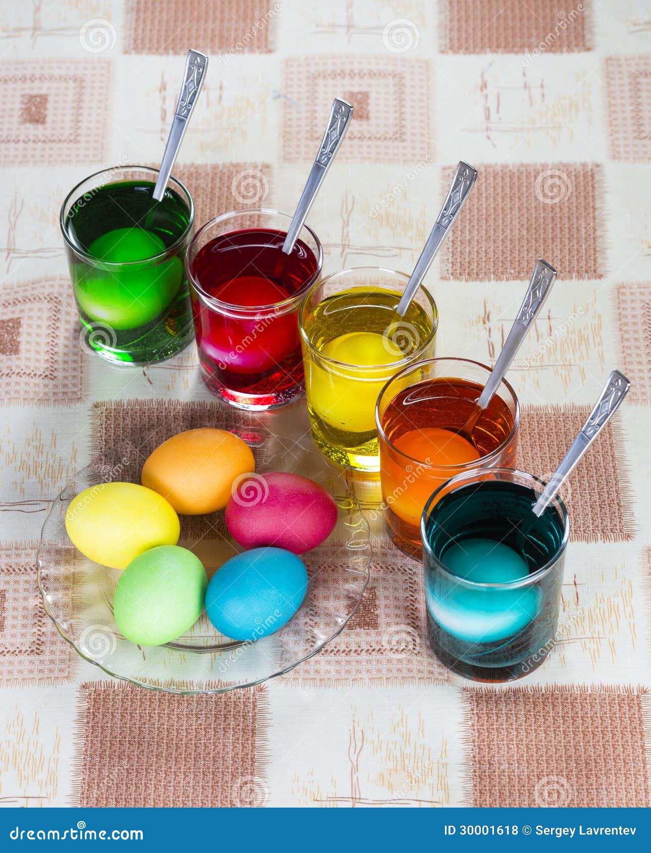 Coloring Eggs for Easter Holiday Stock Photo - Image of green, dishware ...