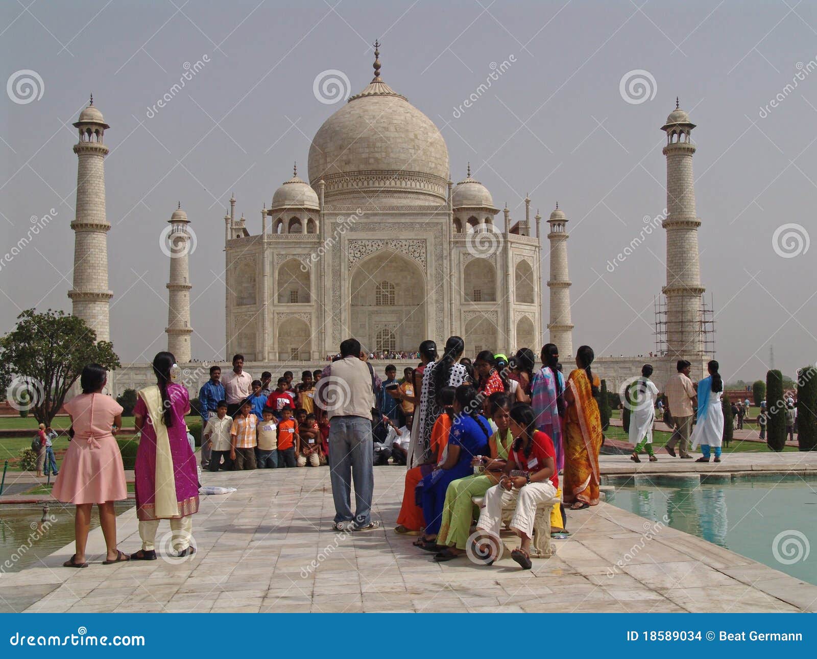 Colors at the Taj Mahal editorial stock image. Image of world - 18589034