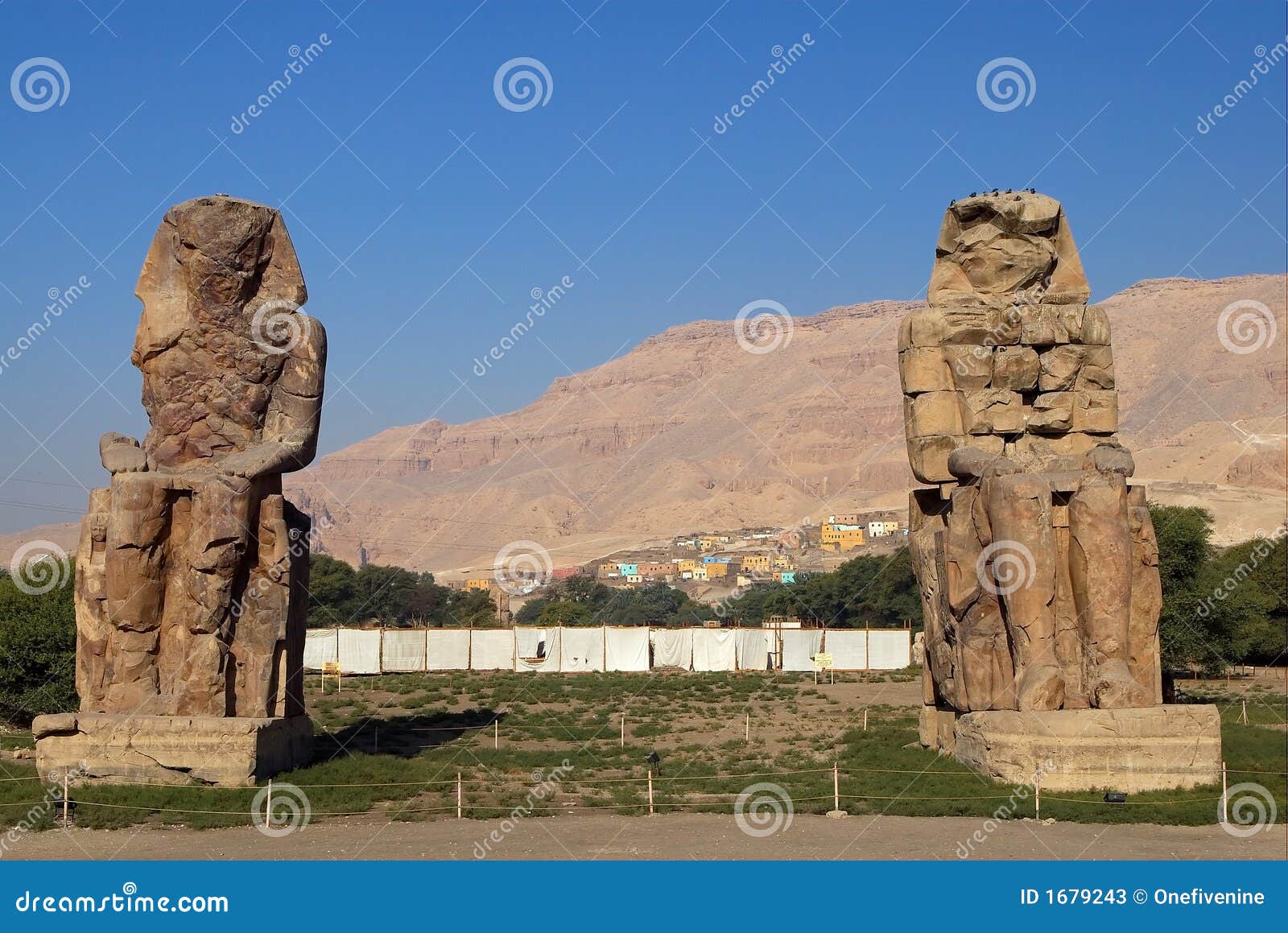 Coloso de Memnon imagen de archivo. Imagen de antiguo - 1679243