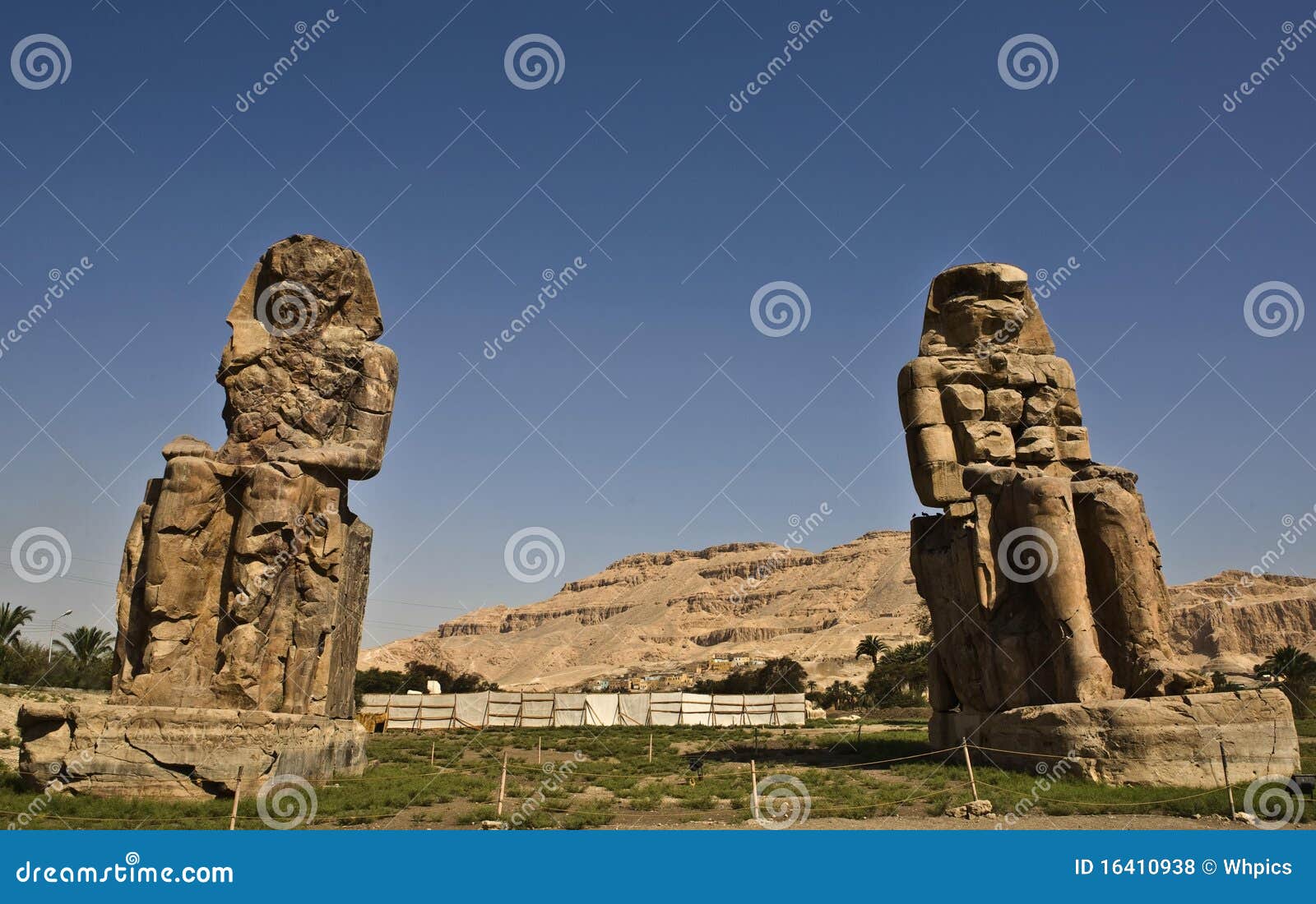Colosos de Memnon 1 foto de archivo. Imagen de monumentos - 16410938