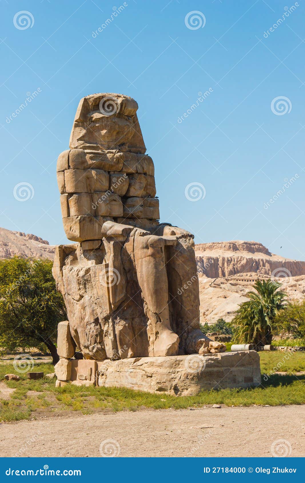 Colosos De Memnon, Valle De Reyes, Luxor, Egipto Foto de archivo ...