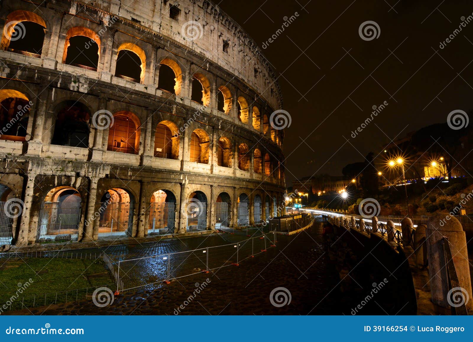 Colosseo Di Notte. Roma, Italia Fotografia Stock - Immagine di storico ...