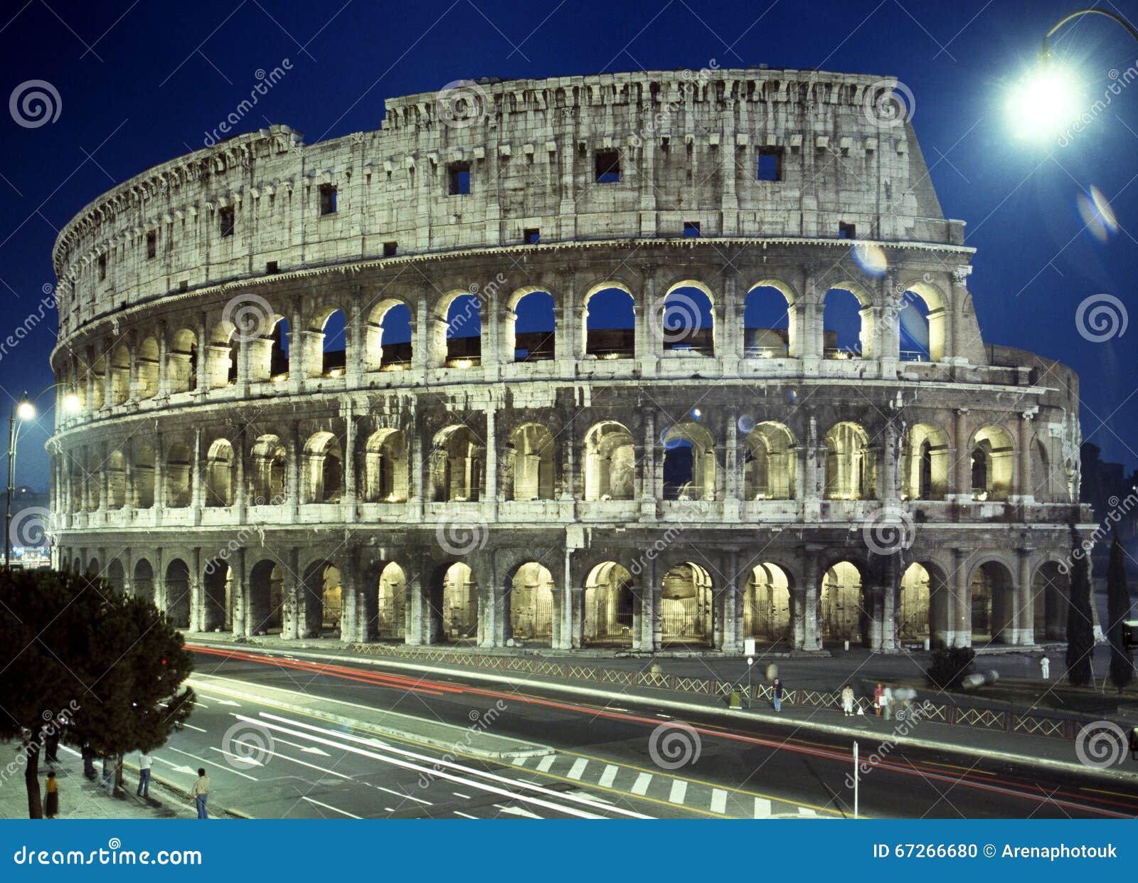 Colosseum alla notte, Roma immagine editoriale. Immagine di romano ...