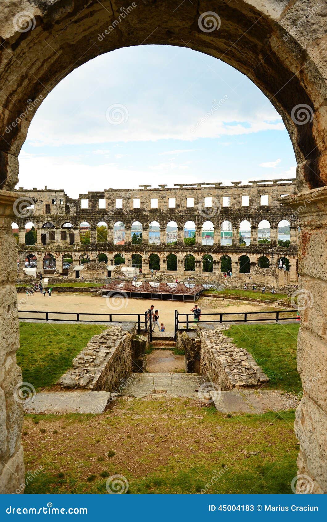 COLOSSEUM NOS PULA foto de stock editorial. Imagem de cidade - 45004183