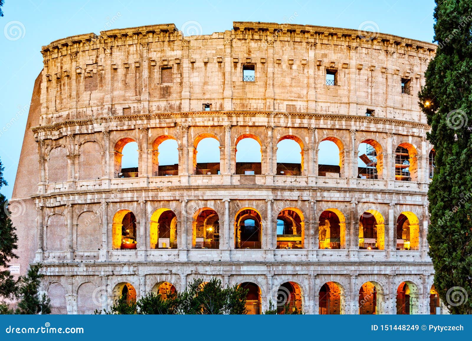 Colosseum, o Colosseo E immagine stock. Immagine di famoso - 151448249