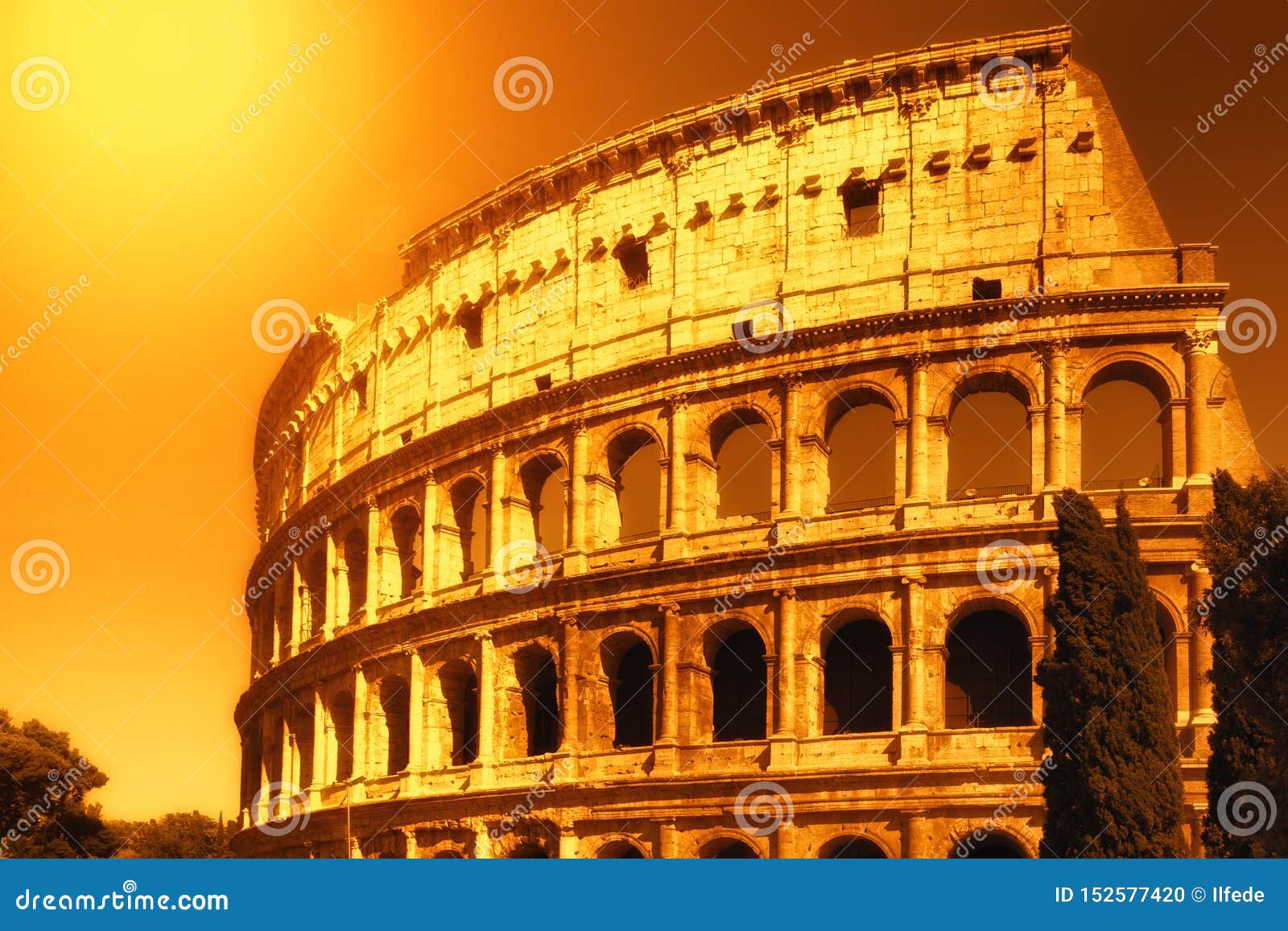 Colosseum At Sunset In Rome, Italy. World Famous Landmark In Italy ...