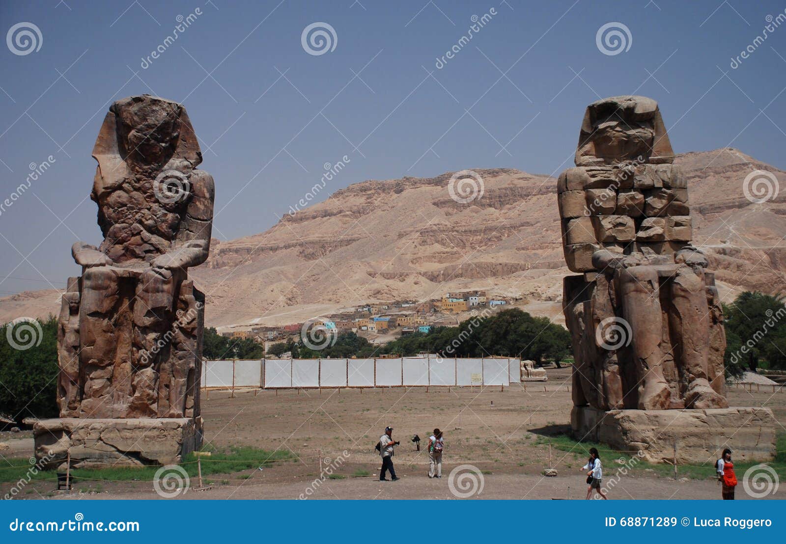 Colossi Di Memnon Luxor Egypt Immagine Stock Editoriale - Immagine di ...