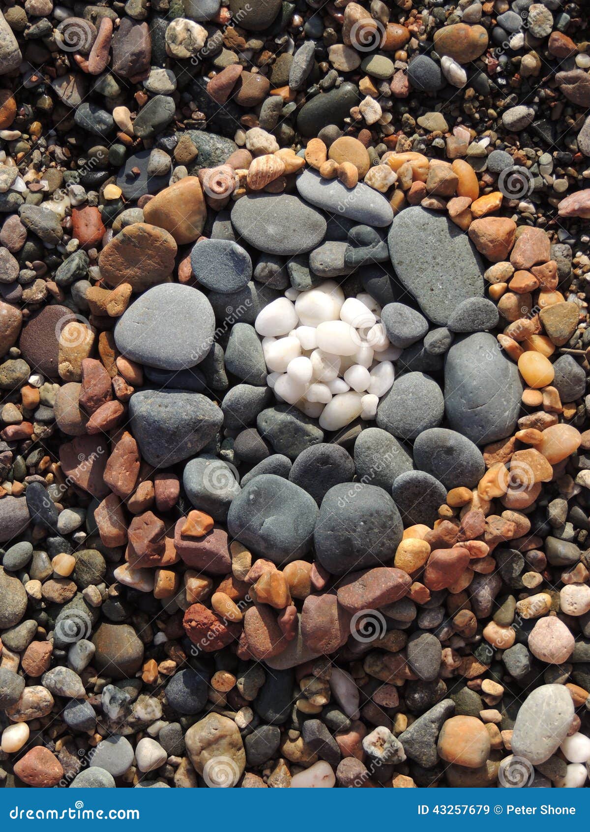 Coloured Pebble Circle on a Beach Stock Image - Image of circles ...