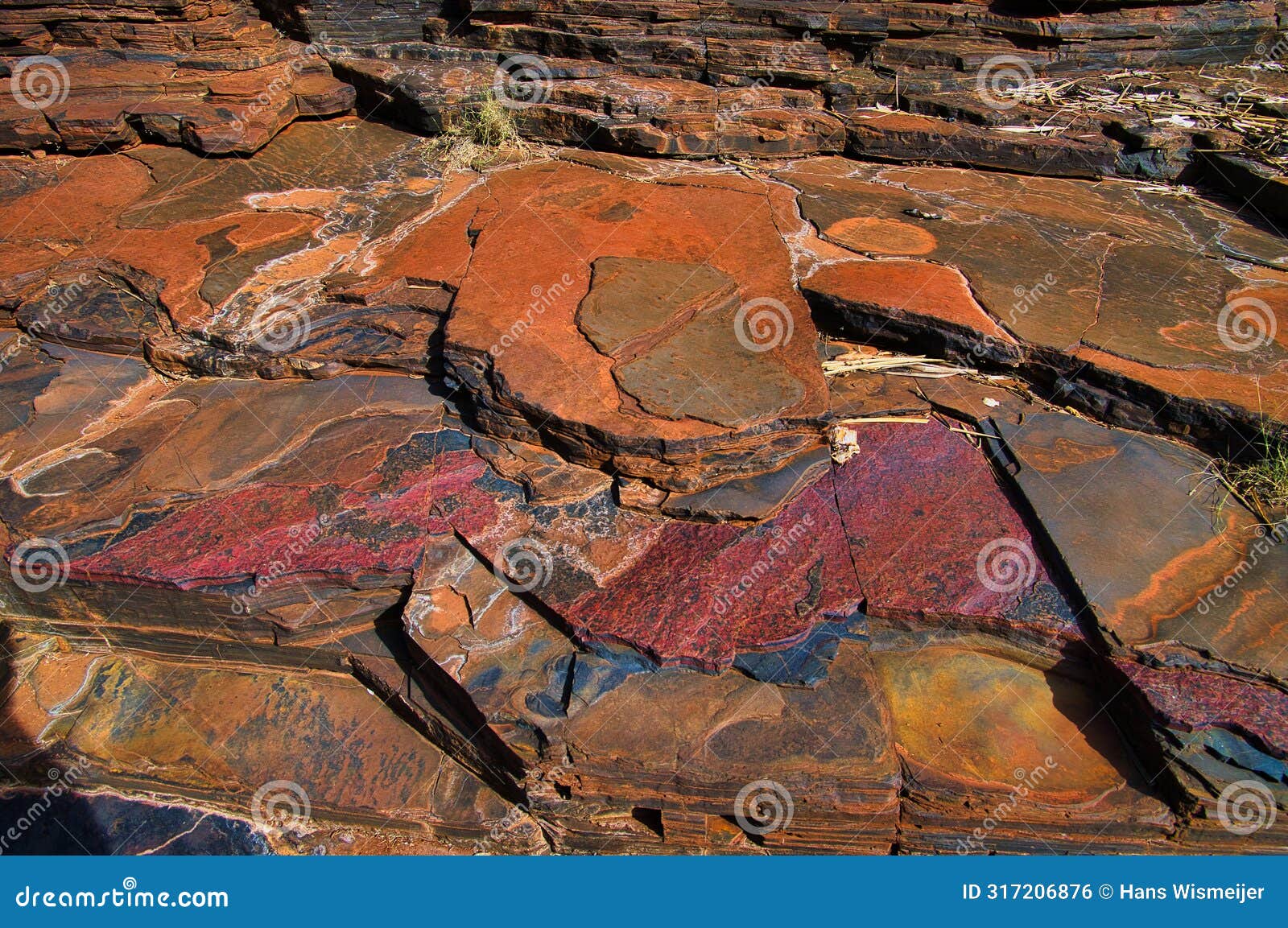 Colours and Structures on Thin Layers of Banded Ironstone Formations ...