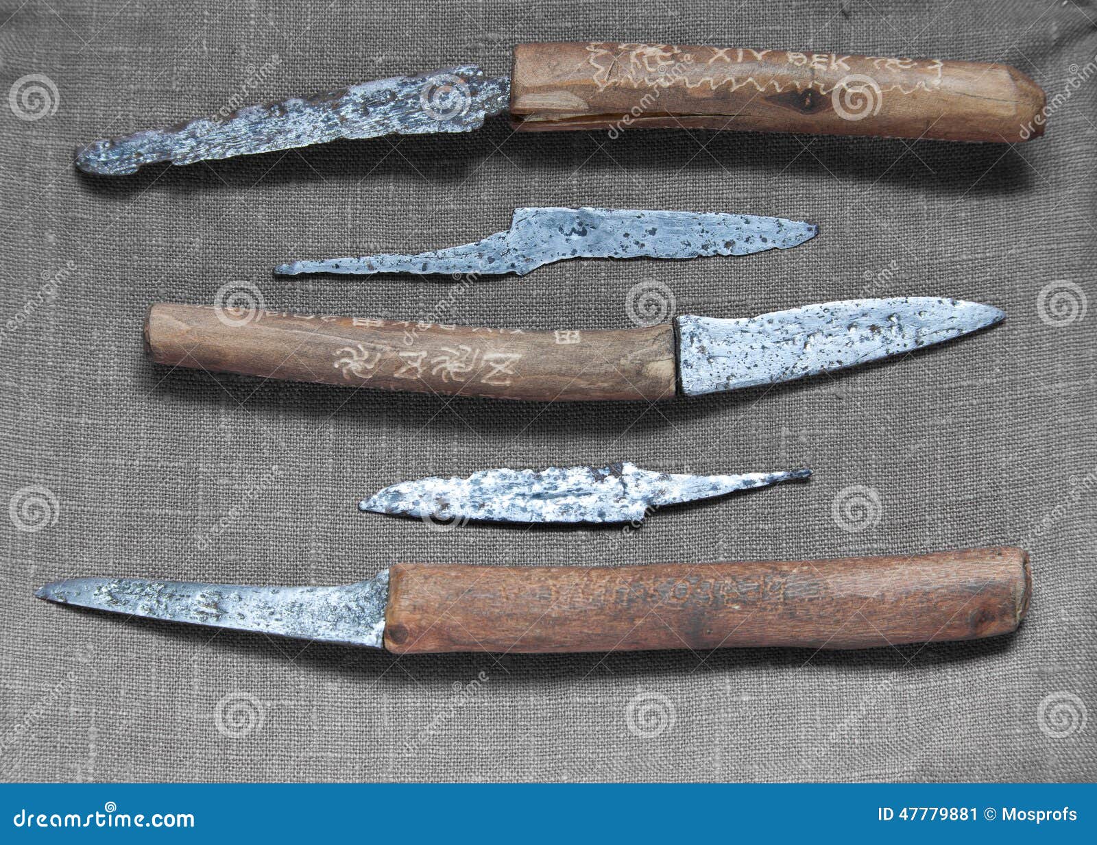 Coltelli medievali immagine stock. Immagine di archeologia - 47779881