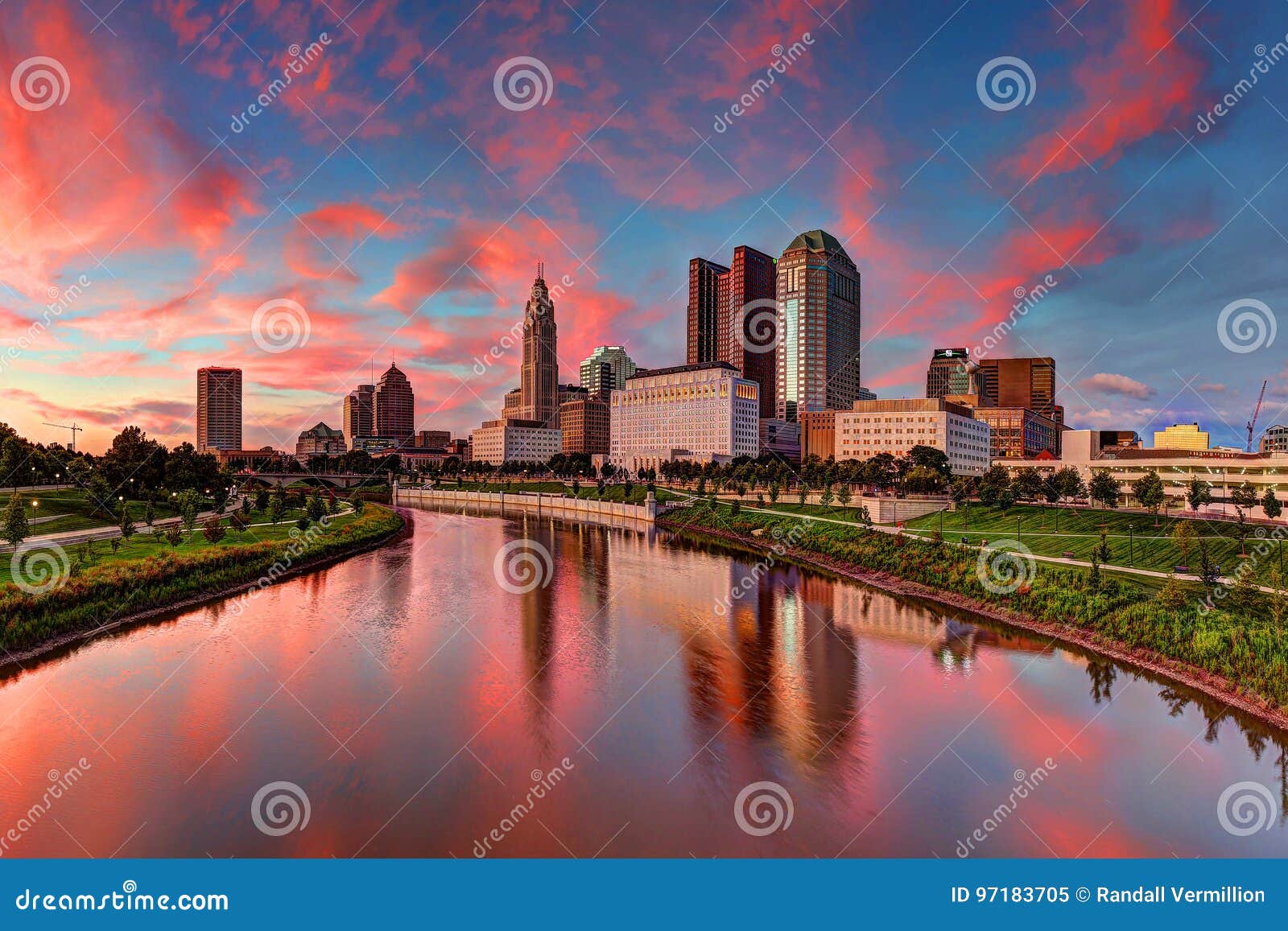Columbus, Cityscape Van Ohio Stock Afbeelding - Image of water, horizon ...