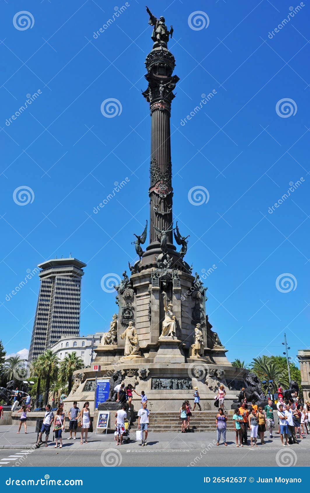 Columbus Monument in Barcelona, Spain Editorial Photography - Image of ...