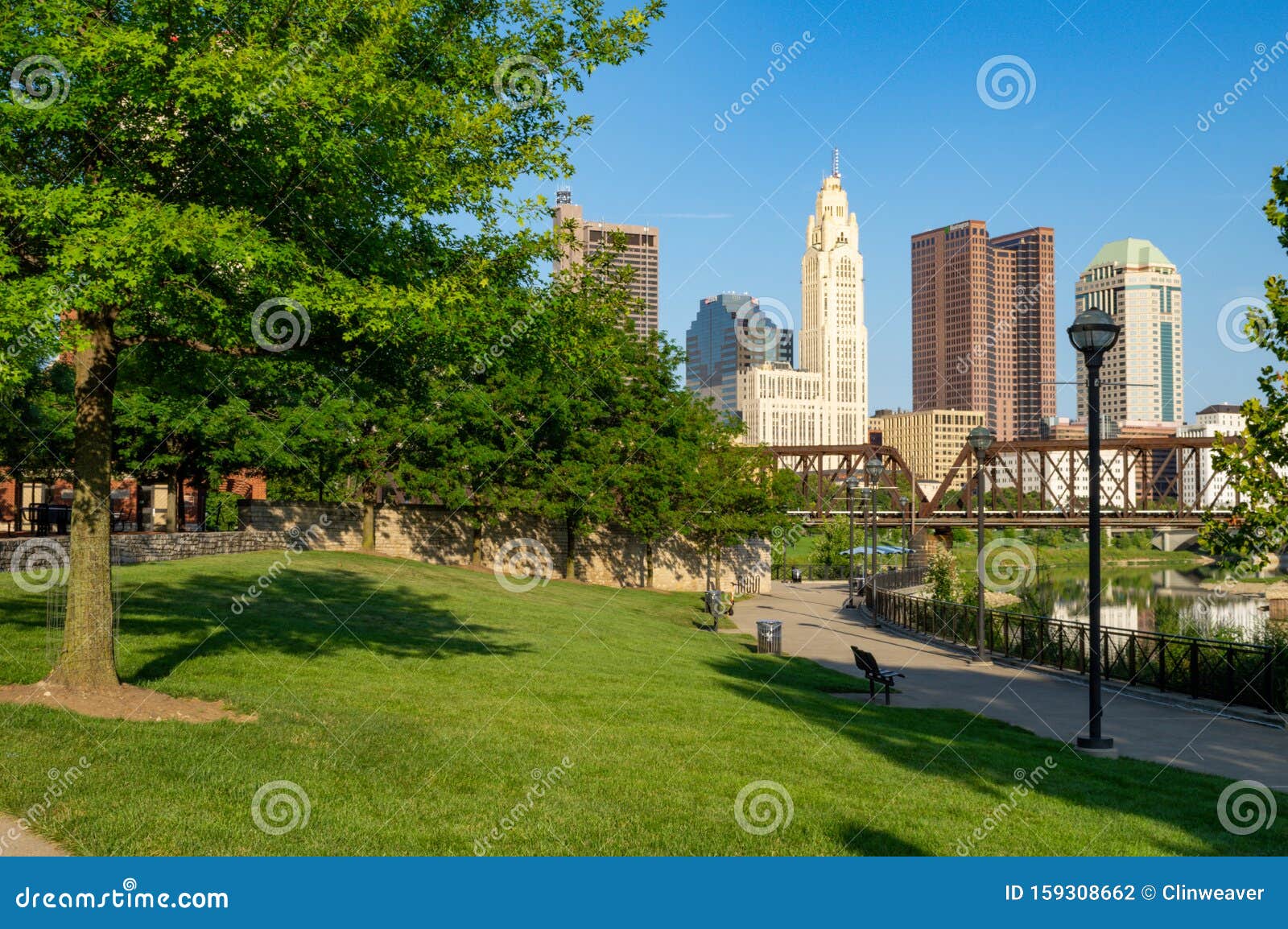 Columbus Skyline View Park editorial photography. Image of lights ...