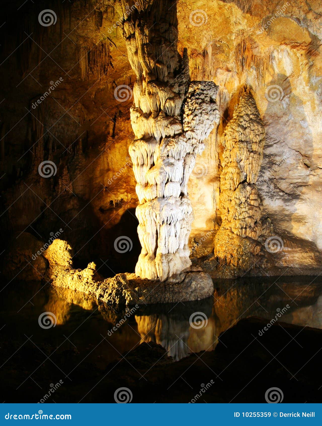 Stalagmite Chamber Royalty-Free Stock Photo | CartoonDealer.com #30279585