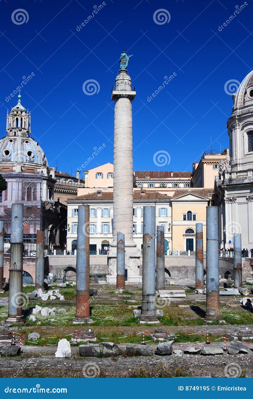 Columna de Trajan en Roma imagen de archivo. Imagen de viejo - 8749195