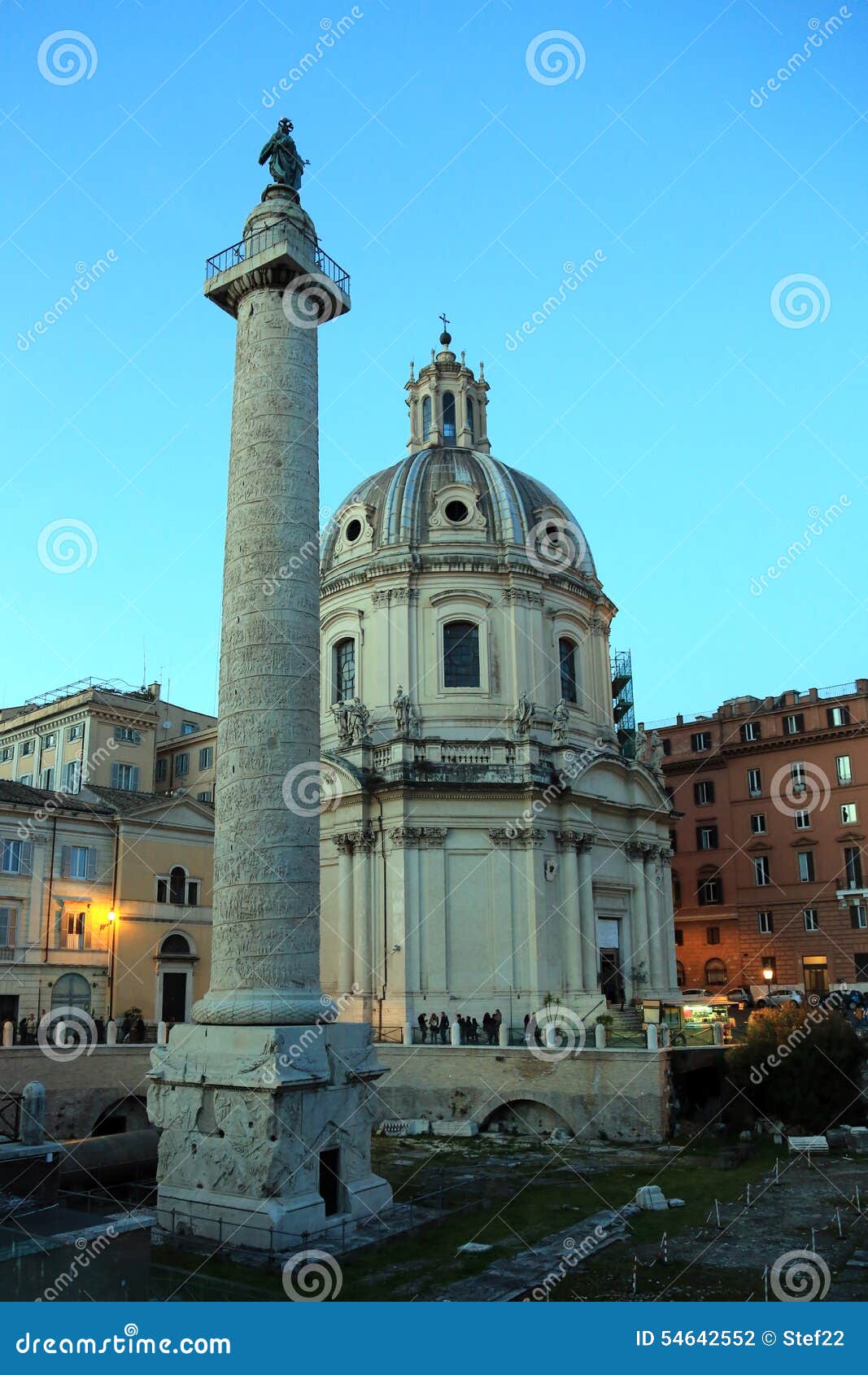 Columna De Trajans, Roma, Italia Foto de archivo - Imagen de ciudad ...