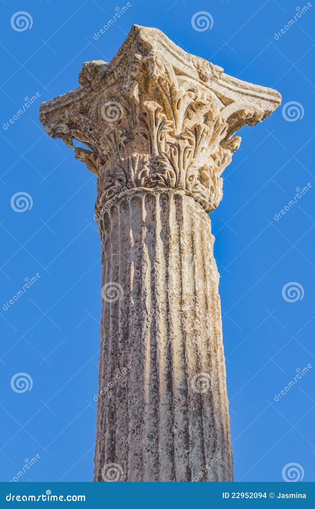 Columna del Corinthian foto de archivo. Imagen de corintio - 22952094