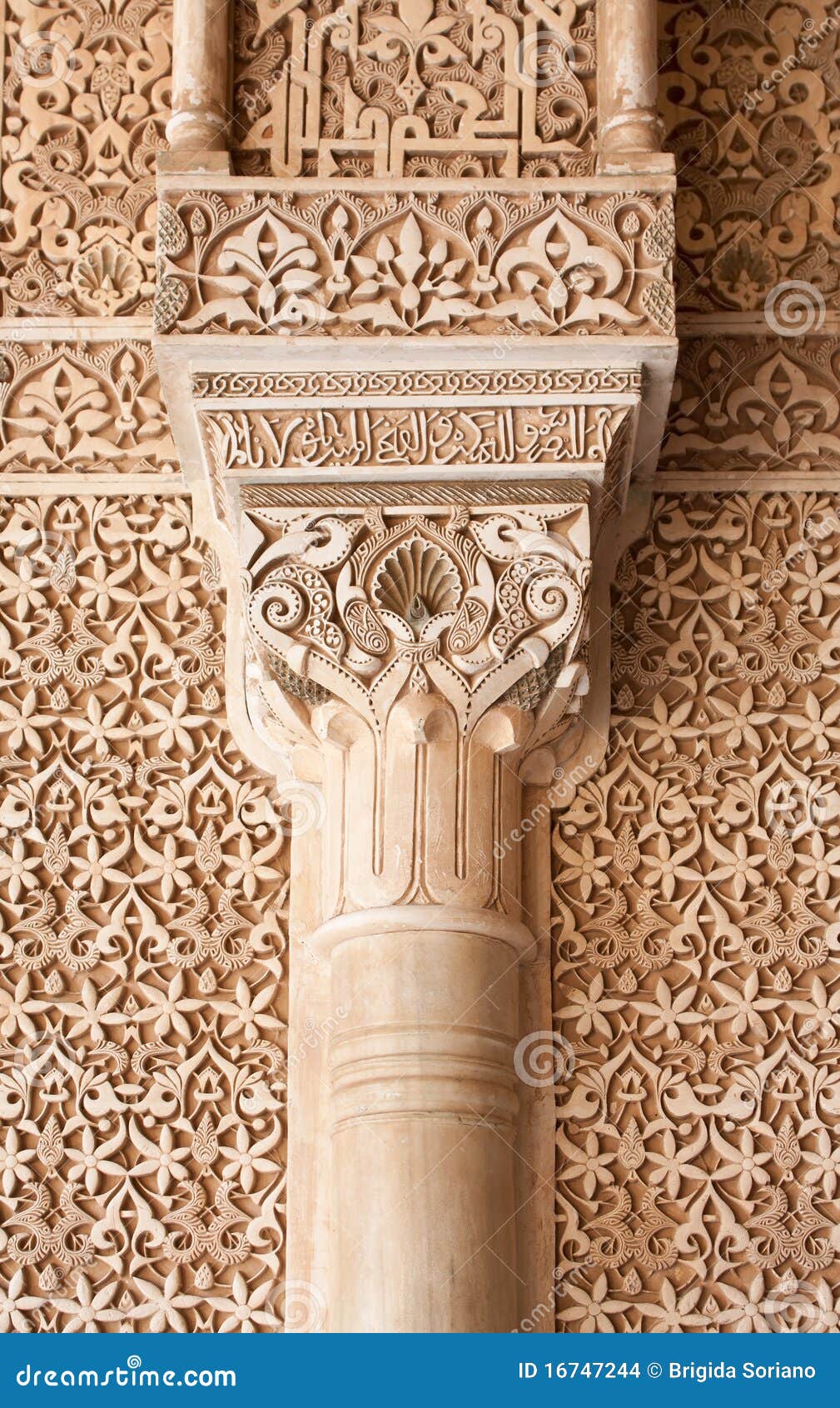 Columna islámica foto de archivo. Imagen de flor, dorado - 16747244