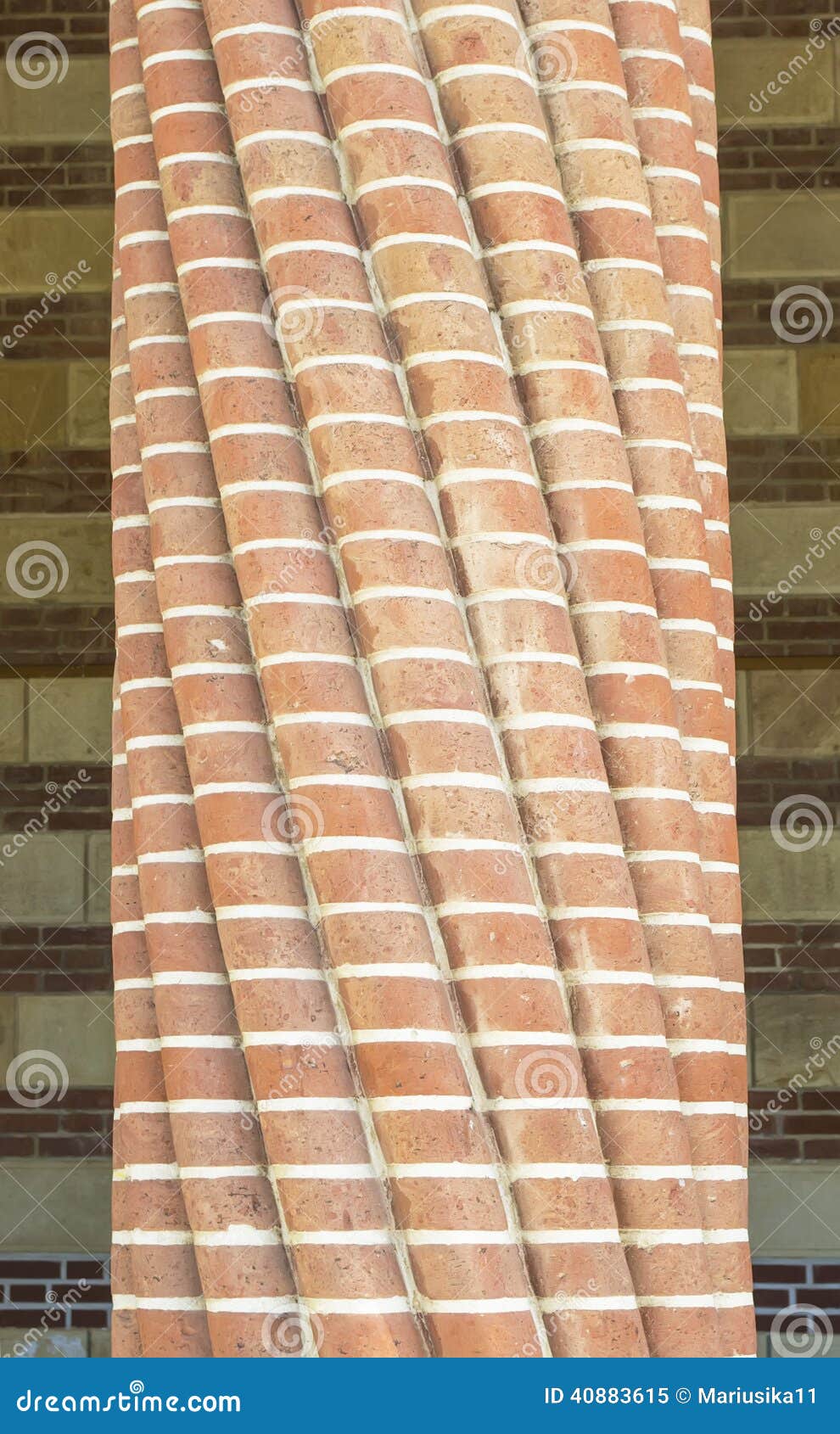 Columna Plateada Torcida Del Ladrillo Imagen de archivo - Imagen de ...