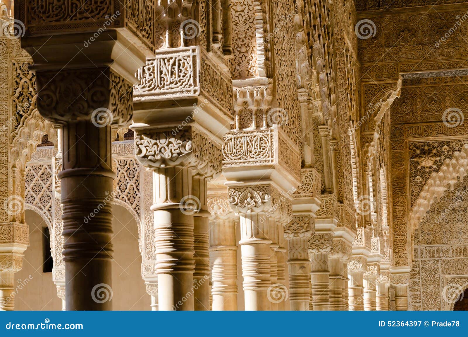 Columnas árabes imagen de archivo. Imagen de blanco, mezquita - 52364397