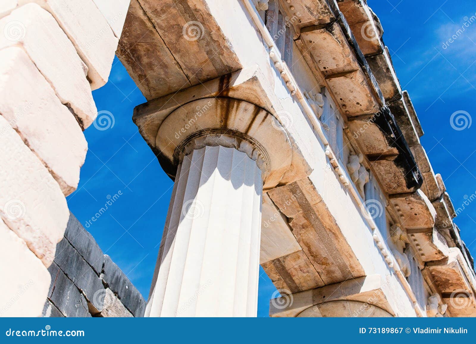 Columnas Antiguas En Grecia Imagen de archivo - Imagen de ruina, cielo ...