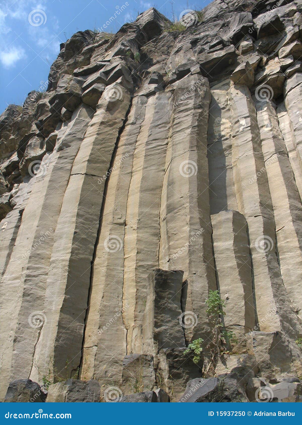 Columnas basálticas foto de archivo. Imagen de roca, travieso - 15937250