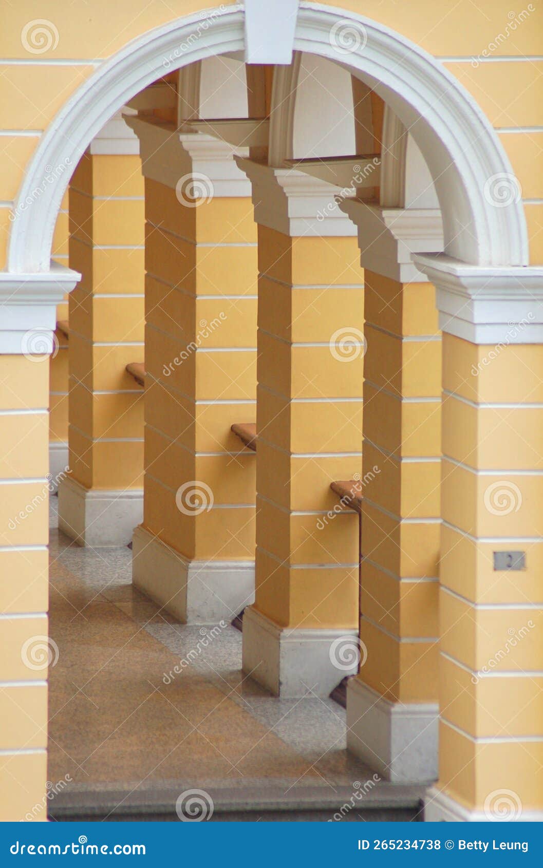 Columnas Con Arco En Un Edificio De Macau Foto de archivo - Imagen de ...