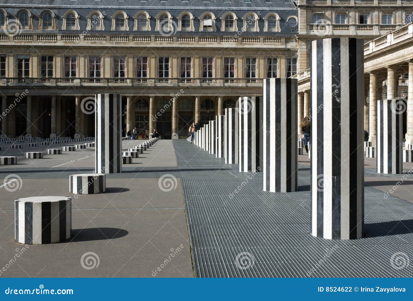 Columnas De Daniel Buren. París, Francia Foto de archivo - Imagen de ...