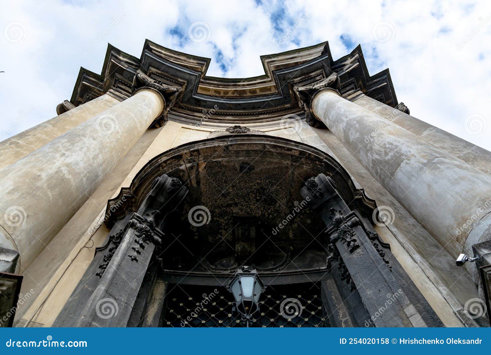Columnas De La Catedral Dominicana De Lviv Foto de archivo - Imagen de ...