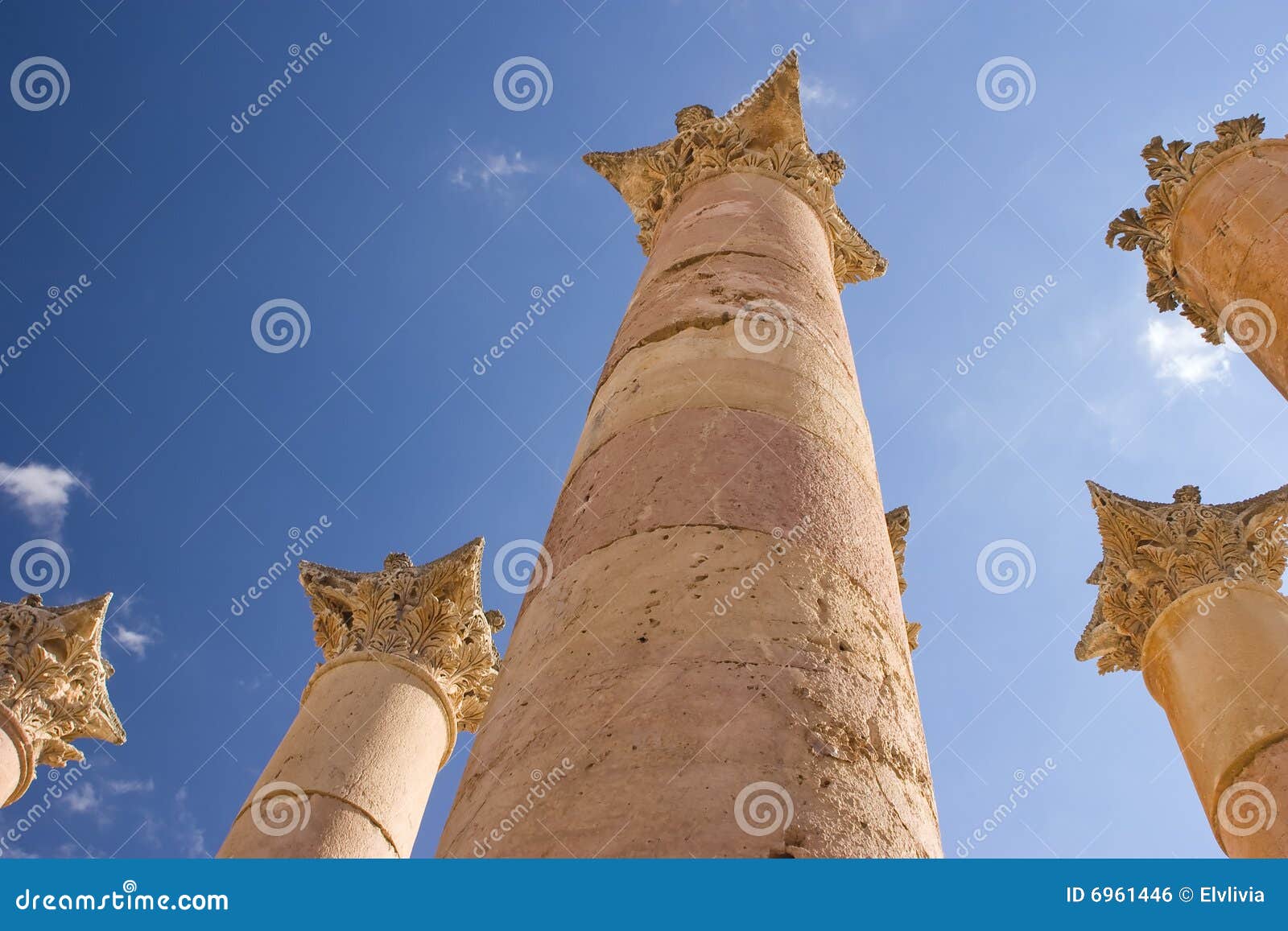 Columnas del Corinthian foto de archivo. Imagen de columnas - 6961446