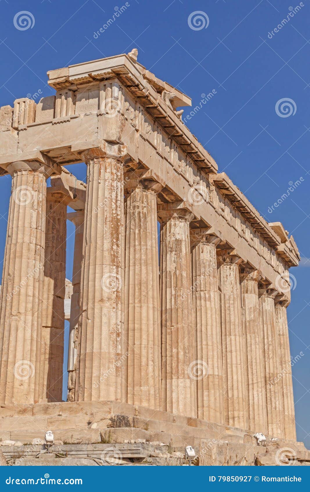 Columnas Del Templo Del Parthenon Imagen de archivo - Imagen de azul ...