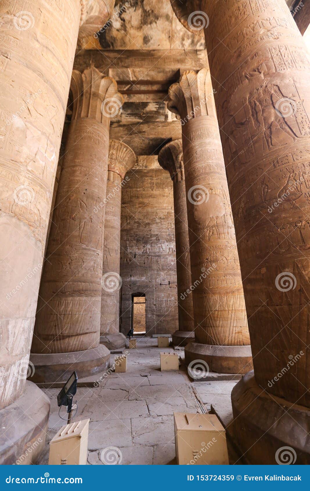Columnas En El Templo De Edfu, Edfu, Egipto Imagen de archivo - Imagen ...