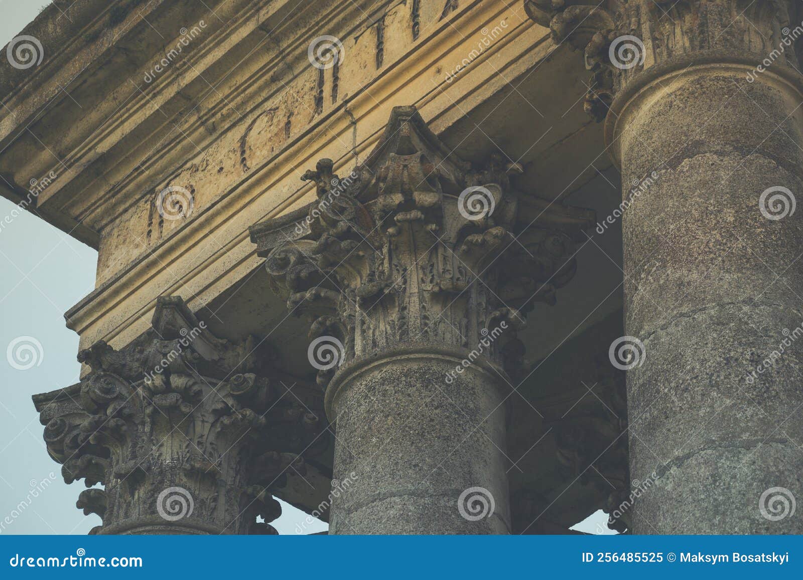 Columnas En Un Antiguo Palacio Imagen de archivo - Imagen de podio ...