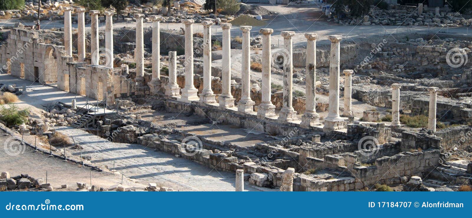 Columnas romanas antiguas imagen de archivo. Imagen de historia - 17184707