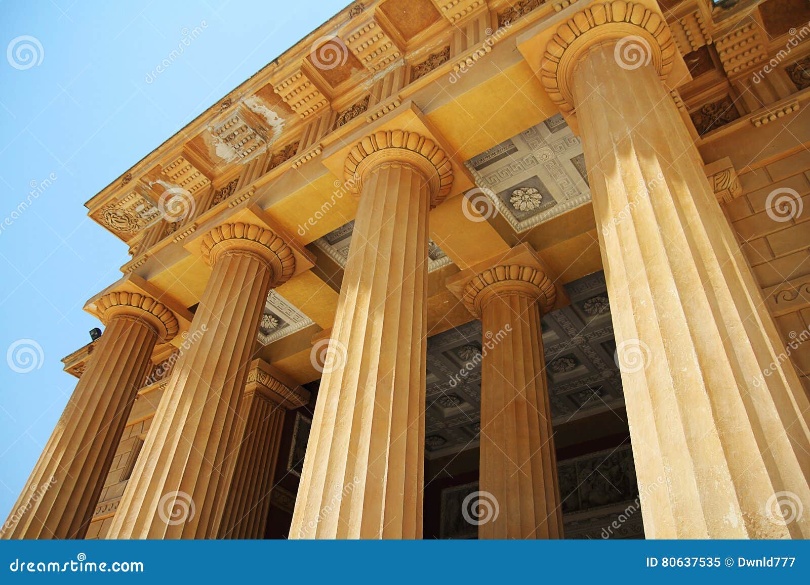 Columnas sillares griegas imagen de archivo. Imagen de estilo - 80637535