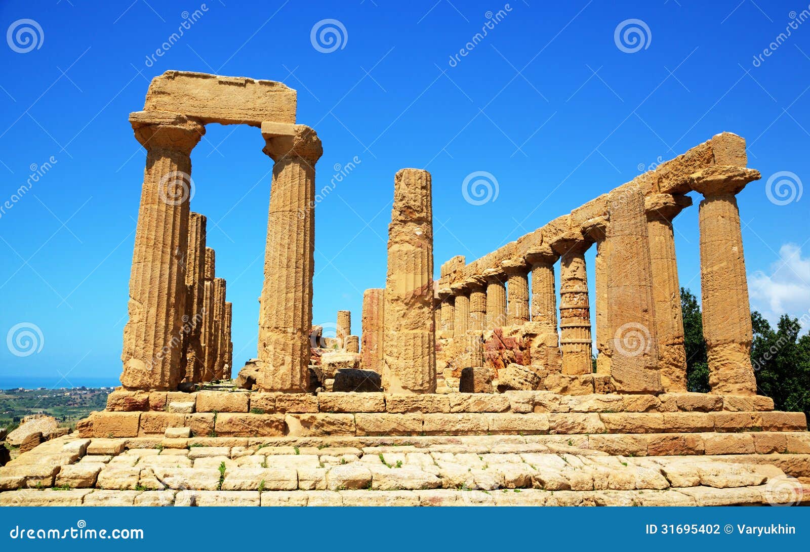 Columnata Del Templo De Hera (Juno) En Agrigento. Foto de archivo ...