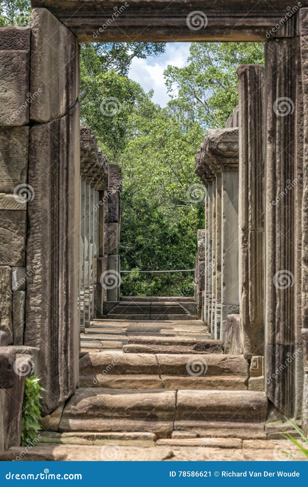 Columns and Arches, Angkor Wat, Cambodia Stock Image - Image of inside ...