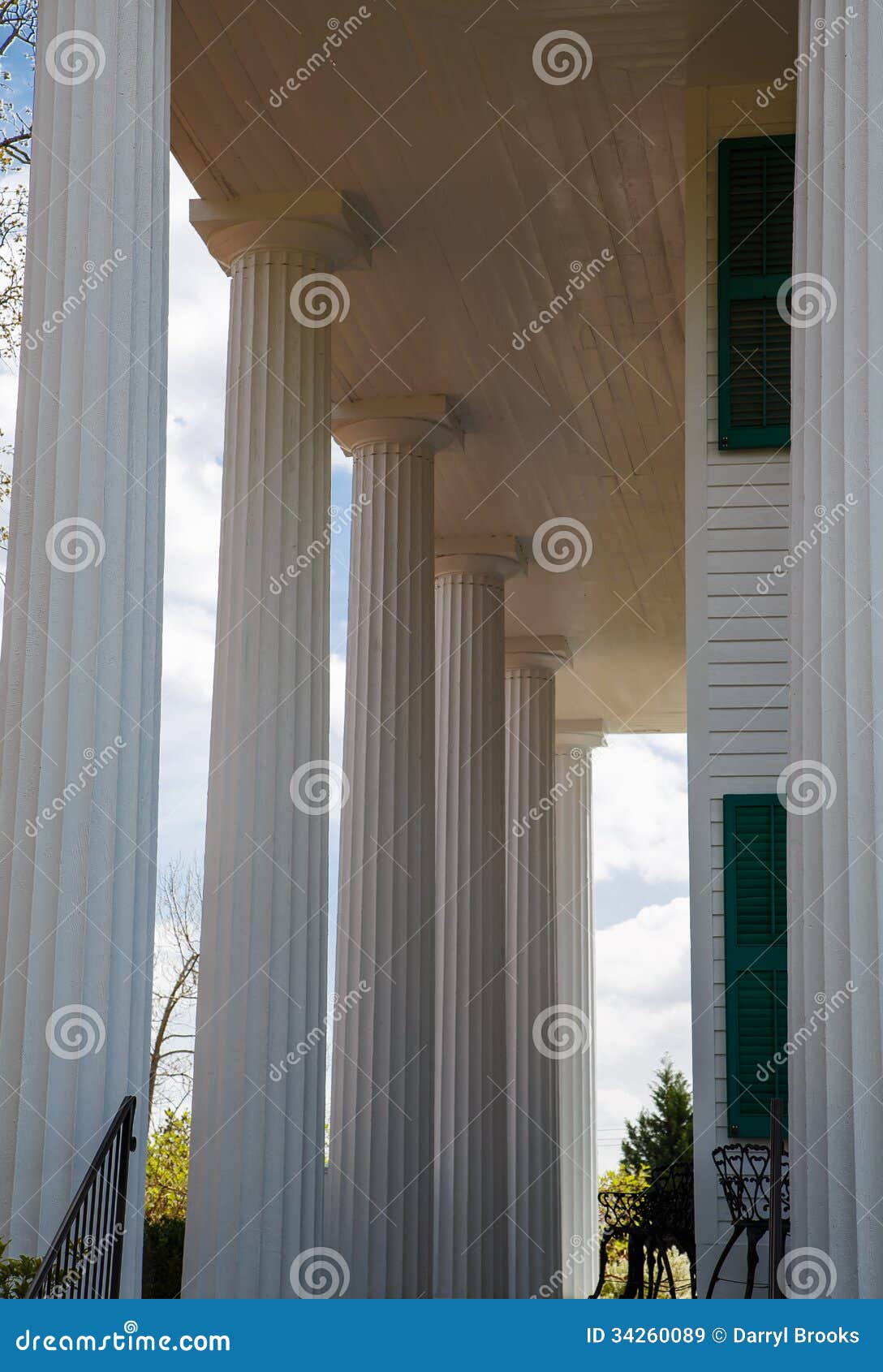 Columns on Colonial Home stock image. Image of farmhouse - 34260089
