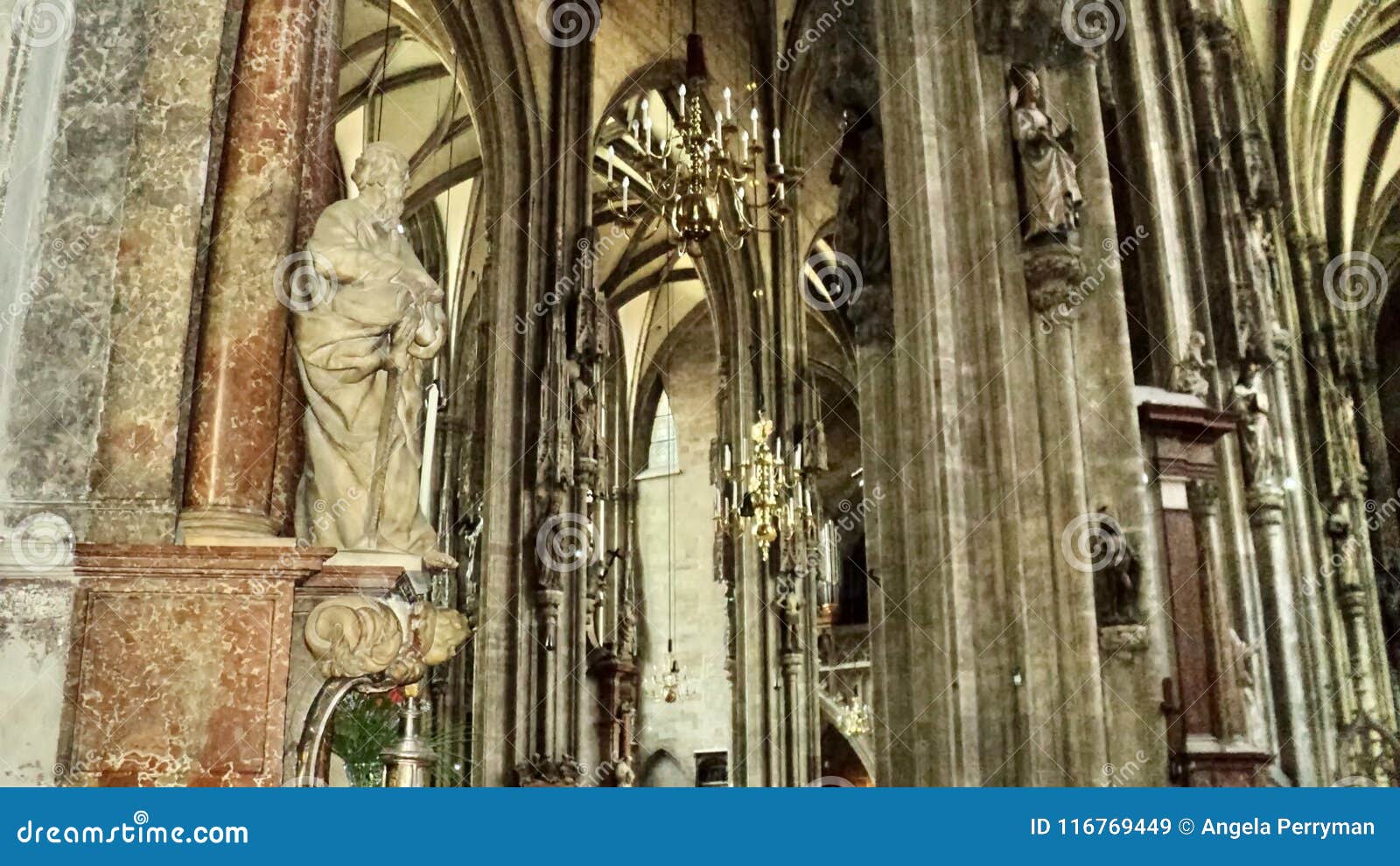 Columns inside Stephansdom editorial stock image. Image of catholic ...