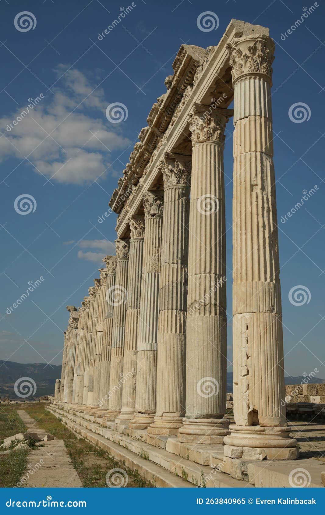 Columns in Laodicea on the Lycus Ancient City in Denizli, Turkiye Stock ...