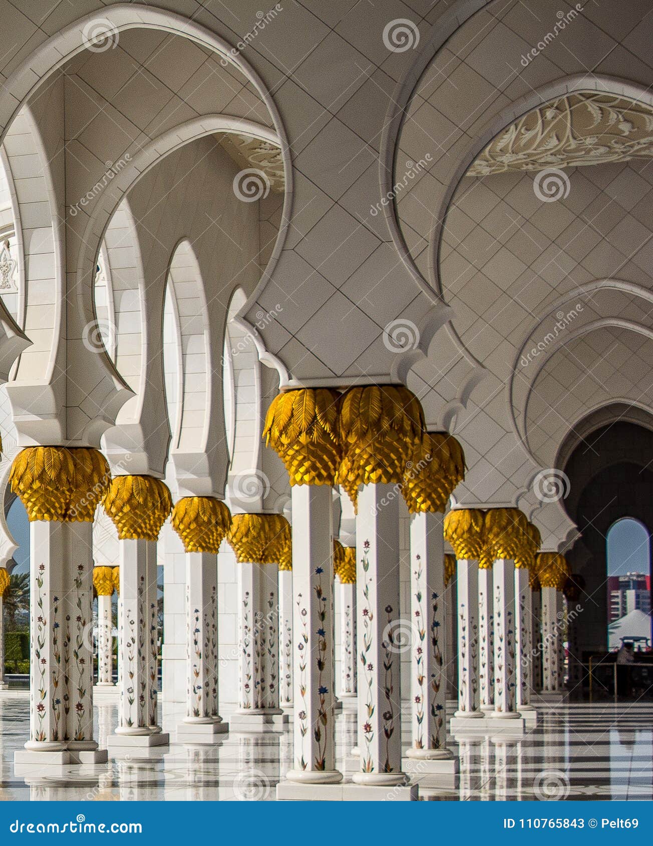 Columns at Sheik Zayed Mosque Stock Image - Image of archway, capital ...
