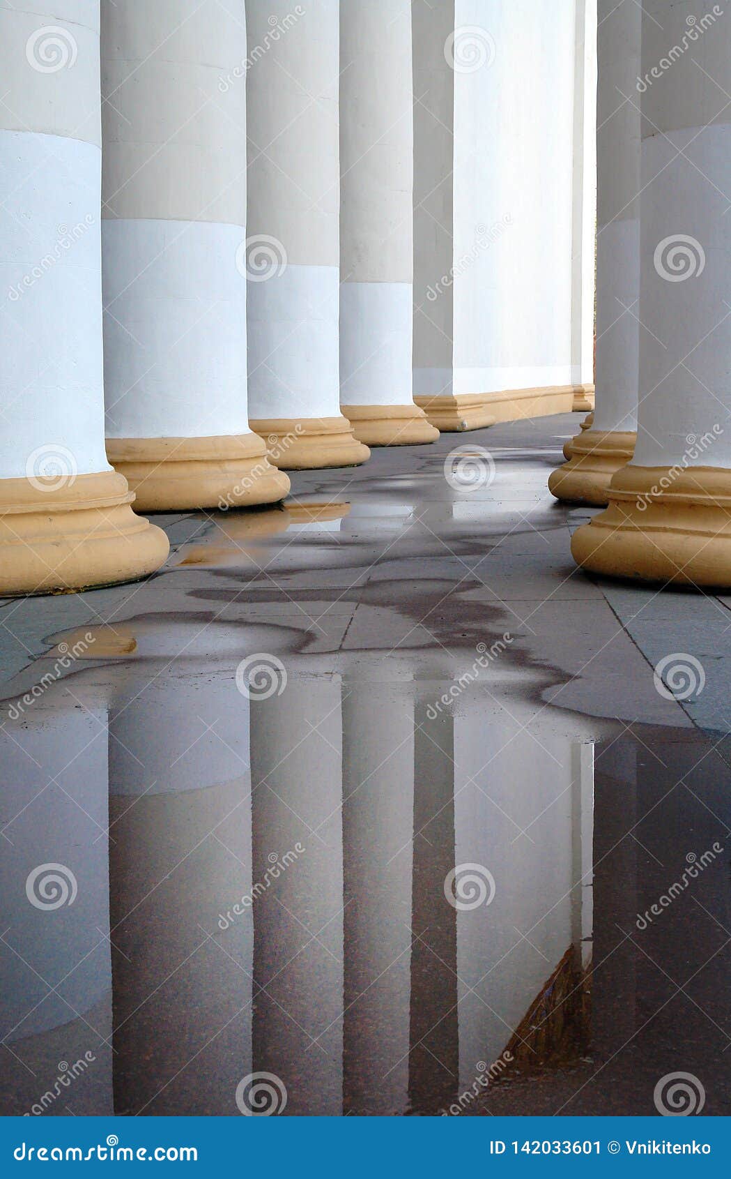 Columns and visual rhythm stock image. Image of interesting - 142033601