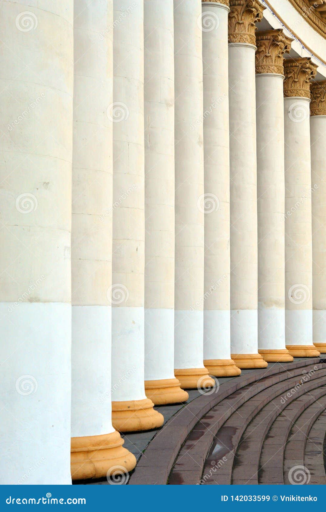 Columns and visual rhythm stock image. Image of design - 142033599